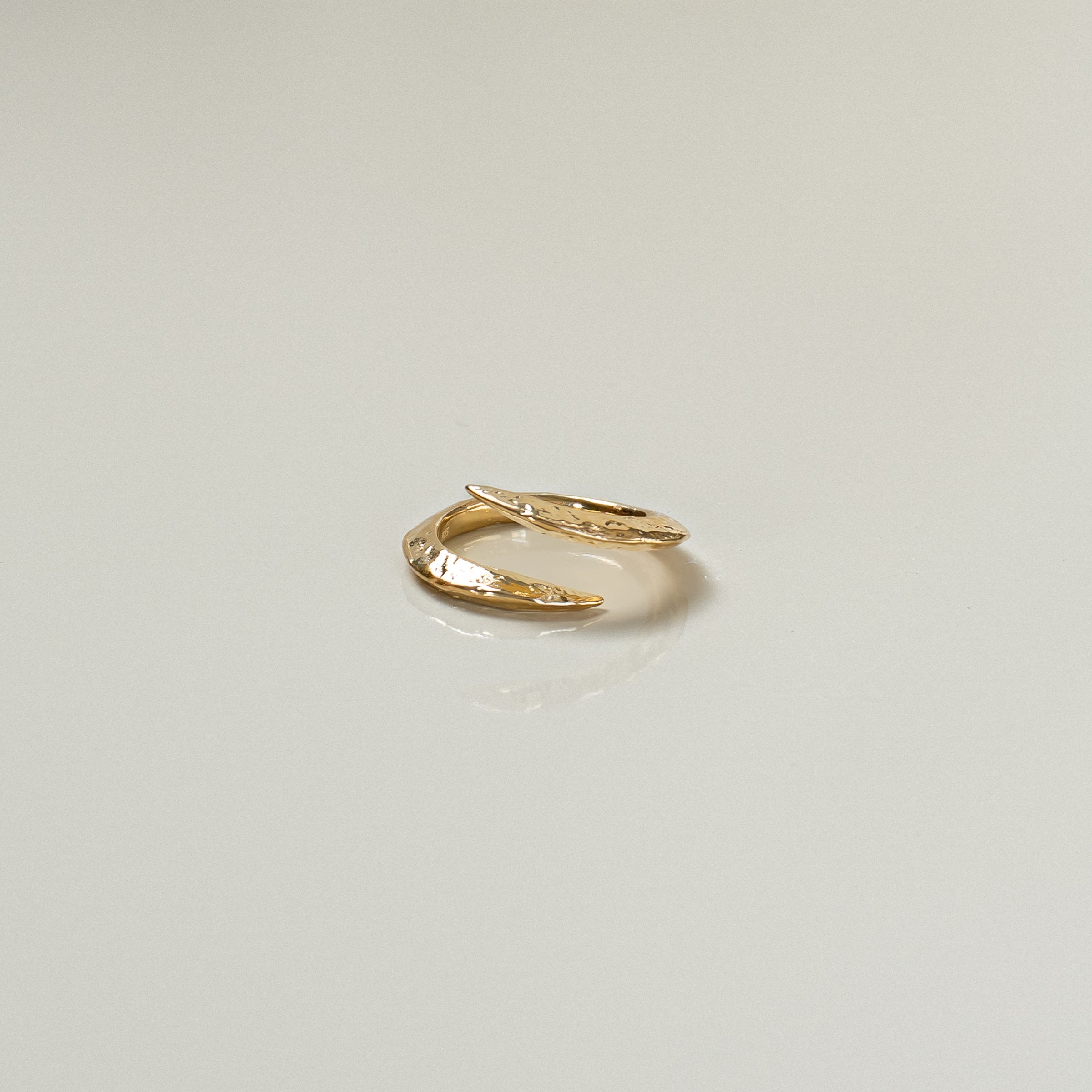 Smooth Coil Ring – akin-cooperative